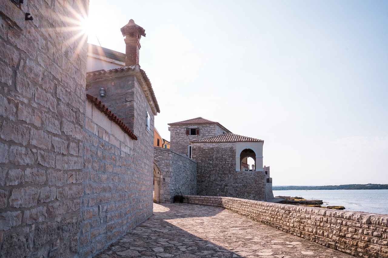 Novigrad - spokojne miasto dla rodzin | Wakacje i Wczasy w Chorwacji 2025